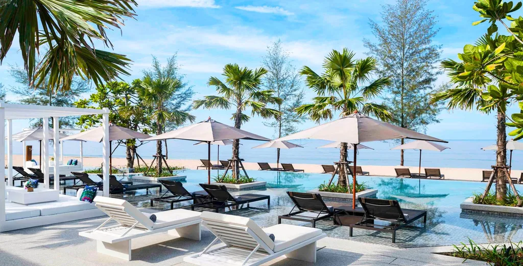 Howard Johnson by Wyndham Phuket Naiyang 4*, Blue Bay Resort Koh Yao ...